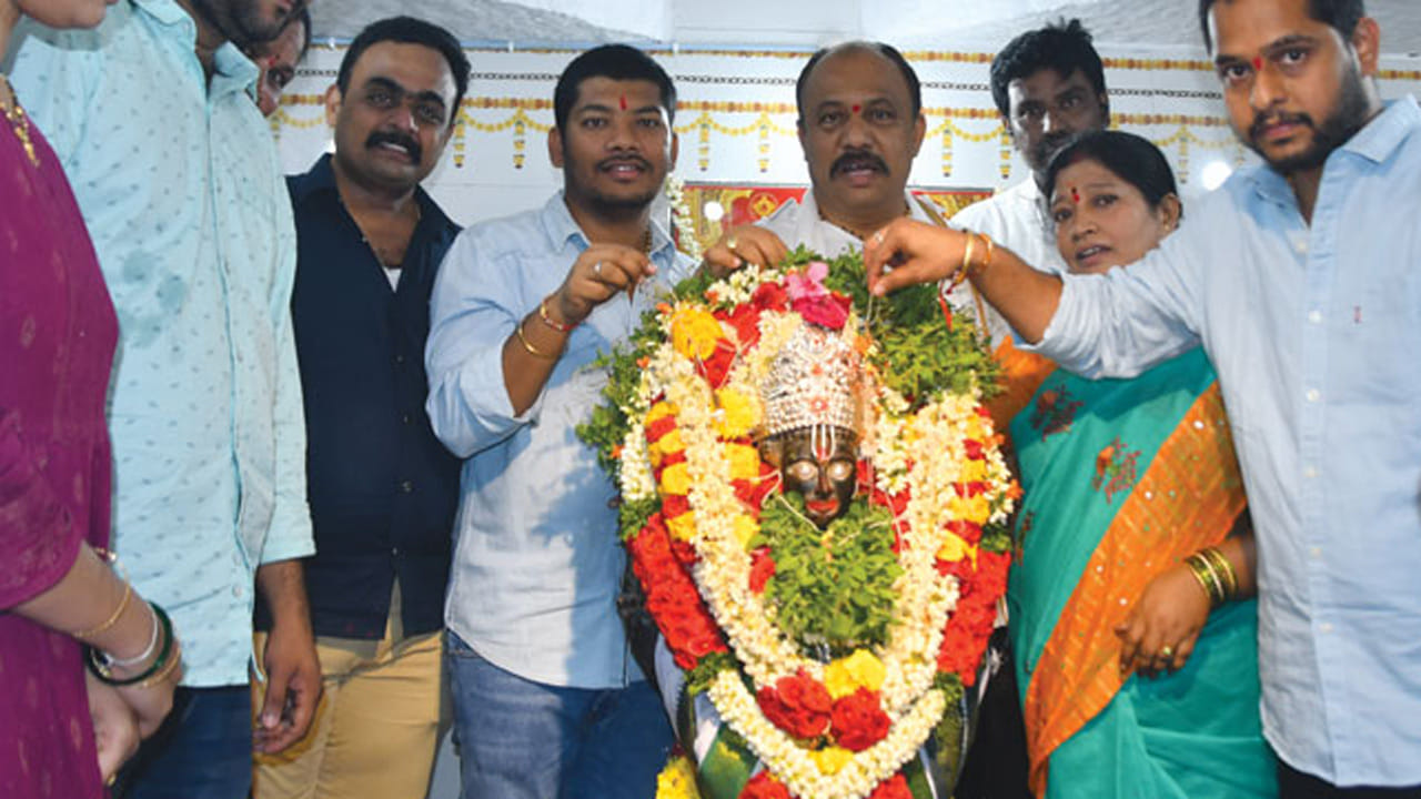 Kurnool District: కొండల రాయుడికి తేళ్ల నైవేద్యం.. కర్నూల్ జిల్లాలో వింత ఆచారం.. - Telugu News ...