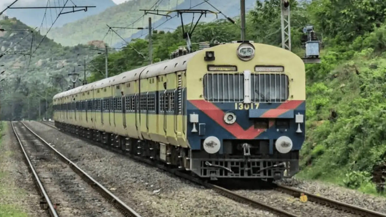 Vizianagaram Train Accident: ప్రాణాలు కాపాడిన స్పెషల్ ట్రైన్.. అంతా ...
