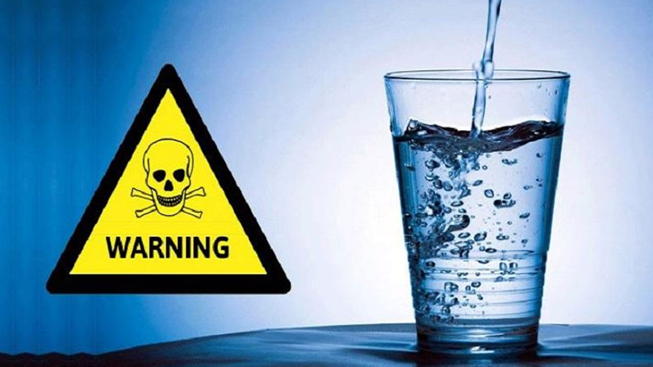 Water: నీరు ఎక్కువ తాగుతున్నారా..? అలా అయితే ప్రాణానికే ప్రమాదం.. అసలు ...