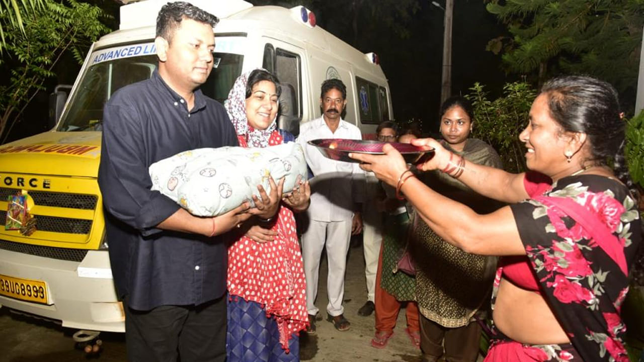 Andhra Pradesh: రెండో సారి ప్రభుత్వ ఆసుపత్రిలో కలెక్టర్ భార్య ప్రసవం ...