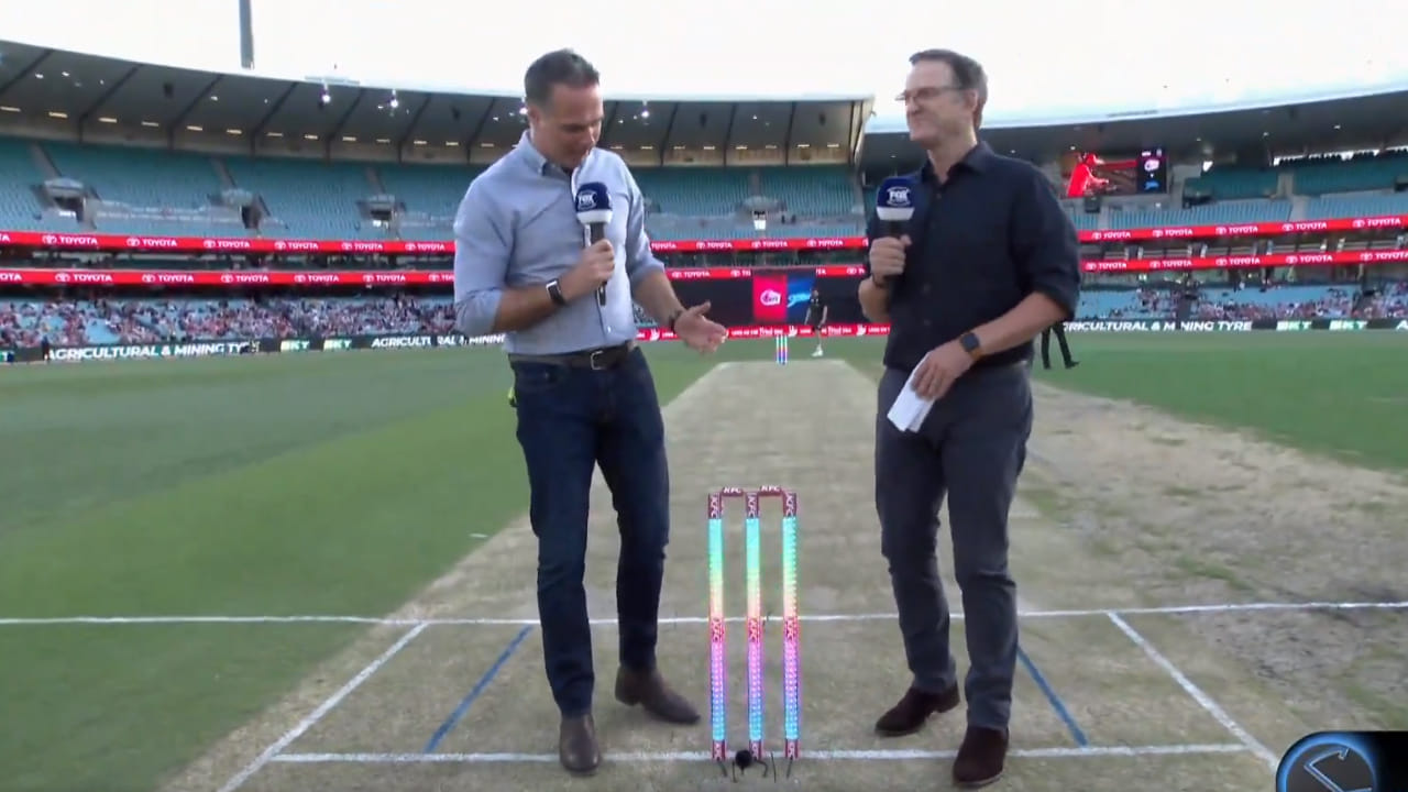 Video: పురుషుల క్రికెట్‌లో కొత్త రకం స్టంప్స్.. బంతితోపాటే వెలుగులు.. ఏ ...