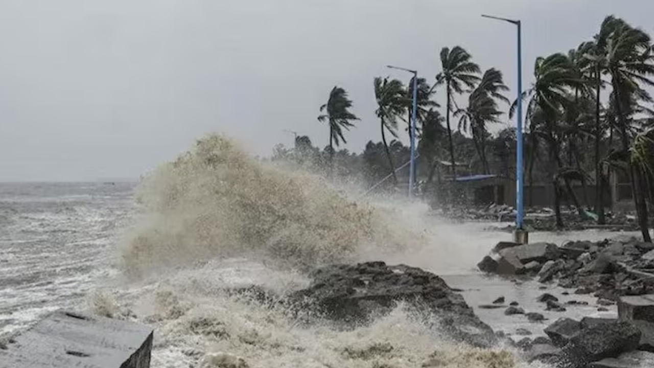 Cyclone Michaung: అల్లకల్లోలం.. బాపట్ల సమీపంలో తీరాన్ని తాకిన మిచౌంగ్‌ తుఫాన్‌.. - Telugu News ...