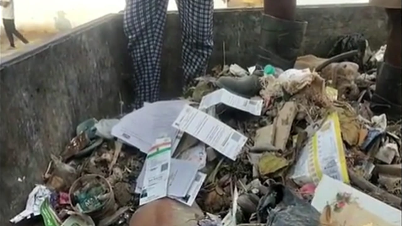 Vikarabad: చెత్త వేసేందుకు వాహనం దగ్గరకు వెళ్లిన స్థానికులు.. లోపల ...