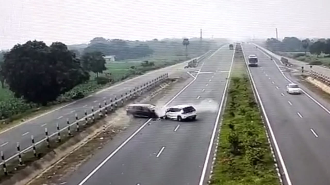 Watch Video: వామ్మో.. హైవేపై ఘోర రోడ్డు ప్రమాదం.. సీసీ కెమెరాలో ...