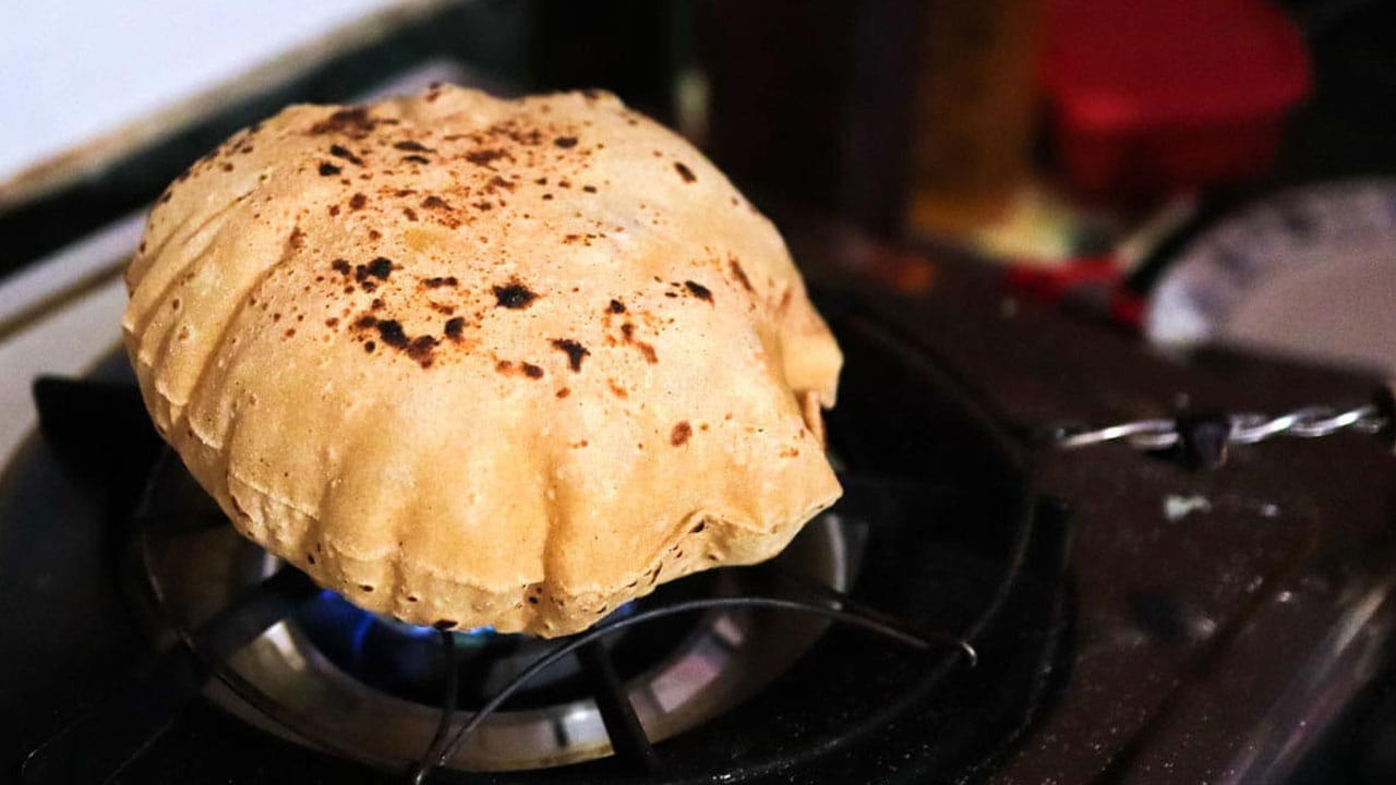 Roti: రోటీ, చపాతీలను మంటలపై కాలుస్తున్నారా.. అయితే మీరు ఈ విషయాలు ...