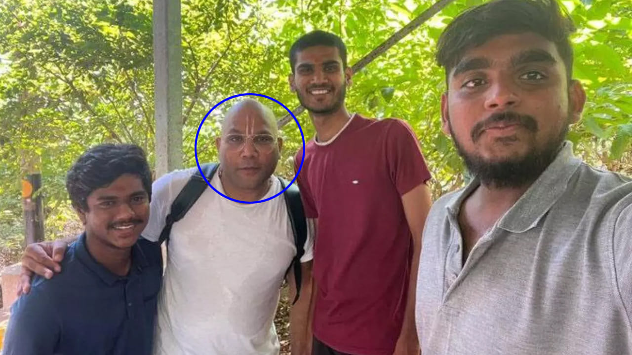 Tollywood: ఈ స్టార్ డైరెక్టర్ ఎవరో గుర్తుపట్టారా ?.. బాక్సాఫీస్‏ను షేక్ ...