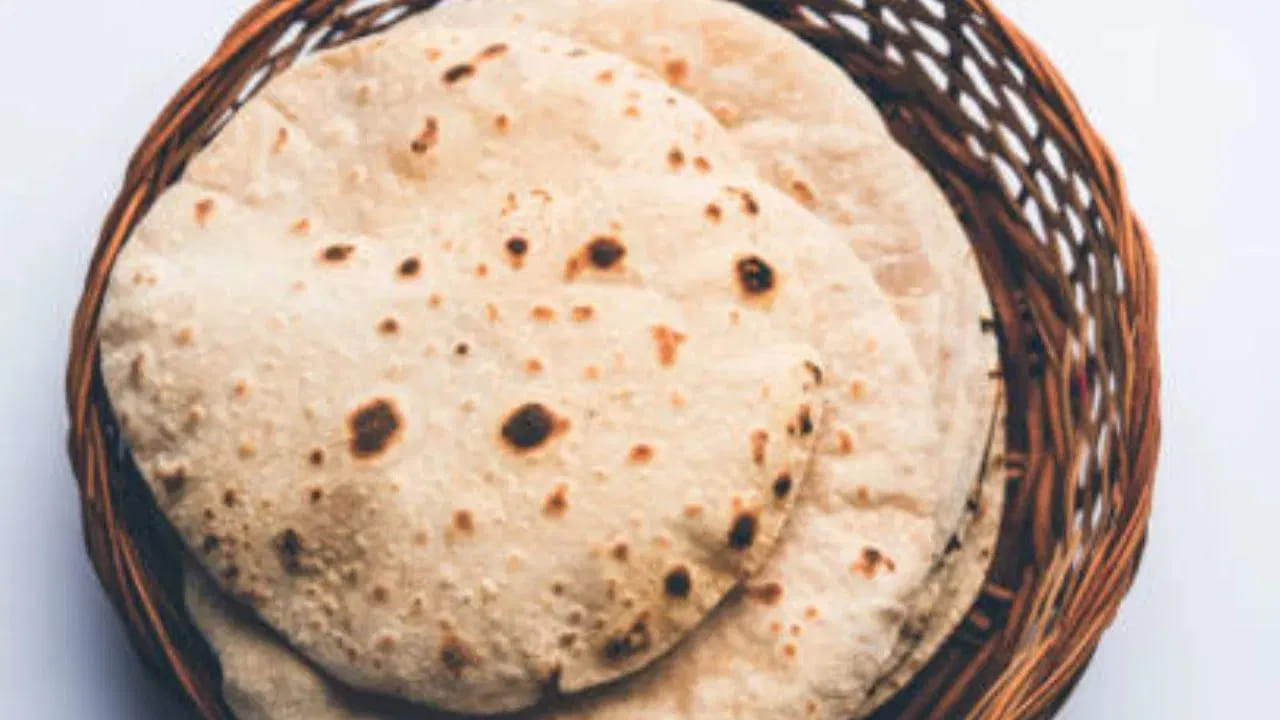 Baasi Chapati: రాత్రి మిగిలిపోయిన చపాతీ పడేస్తున్నారా? ఈ విషయం తెలిస్తే ...