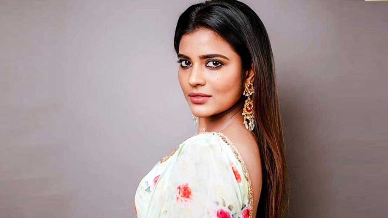 Aishwarya Rajesh: అతి మంచితనం అసలు పనికిరాదు.. నాన్నను చూశాకే తెలిసింది.. హీరోయిన్ ఐశ్వర్య ...