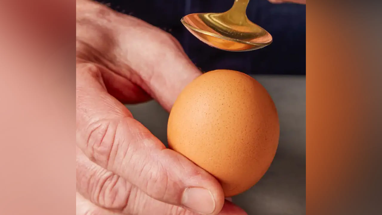 viral video: వారెవ్వా.. అరటిపండు తోలుతీసినంత ఈజీగా కోడిగుడ్డు పెంకు ...