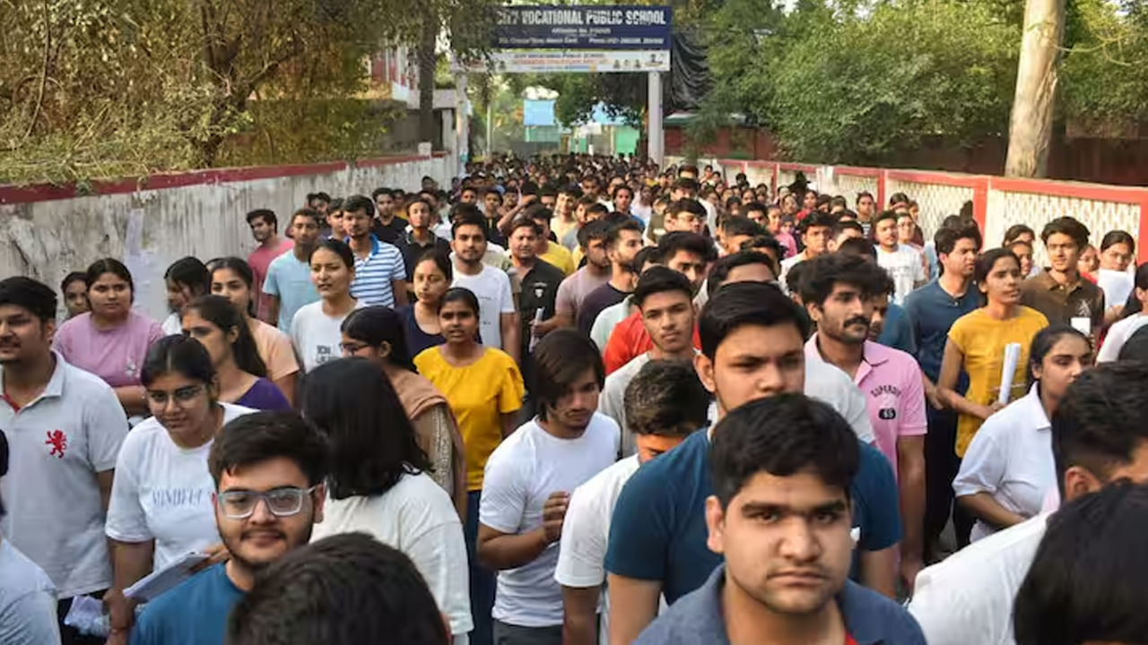 NEET UG 2024: నీట్‌ యూజీ పరీక్షలో గందరగోళం.. పరీక్ష జరుగుతుండగా ...