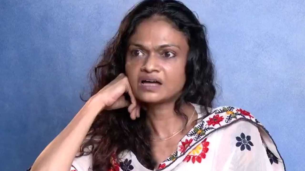 Singer Suchitra: ధనుష్ గే అంటూ షాకింగ్ కామెంట్స్.. సింగర్ సుచిత్రకు లీగల్ నోటీసులు.. - Telugu ...