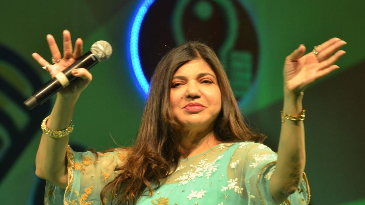 Alka Yagni: అదే పనిగా ఇయర్ బడ్స్ పెట్టుకుంటున్నారా..? ఆ సింగర్‌లాగే ...