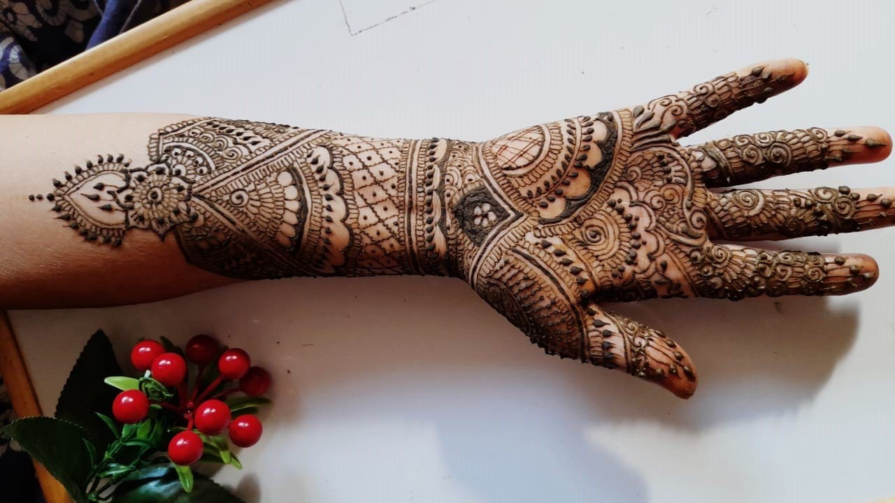 Mehndi Allergy: మెహందీ పెట్టుకున్న తర్వాత దురద తగ్గించుకోవాలంటే ఇలా ...