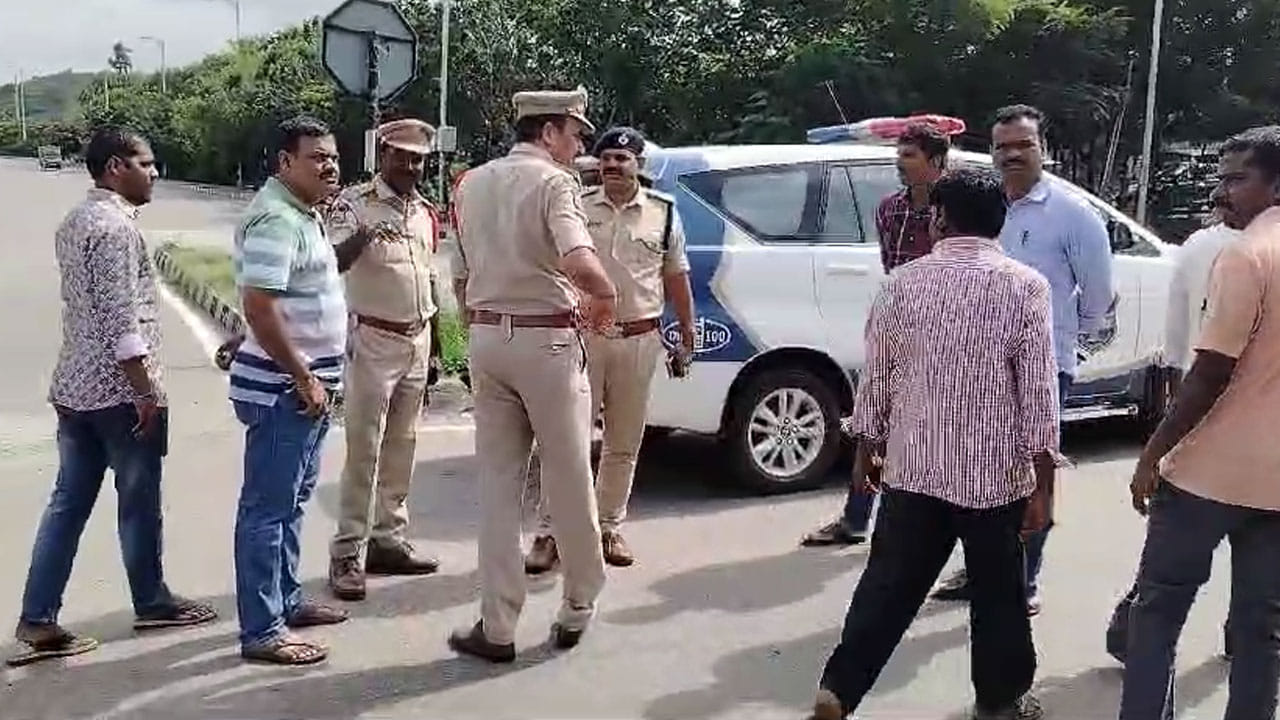 Watch Video: హడలెత్తిస్తున్న పార్థీ గ్యాంగ్.. సినిమా రేంజిలో ఛేజింగ్ ...