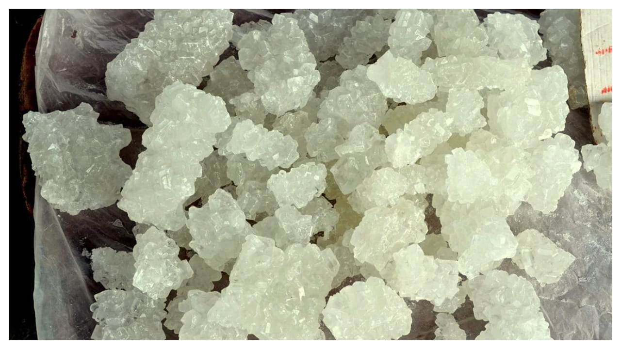 Patika Bellam: ప్రతిరోజూ పటిక బెల్లం తింటే ఎన్ని లాభాలో తెలుసా ...