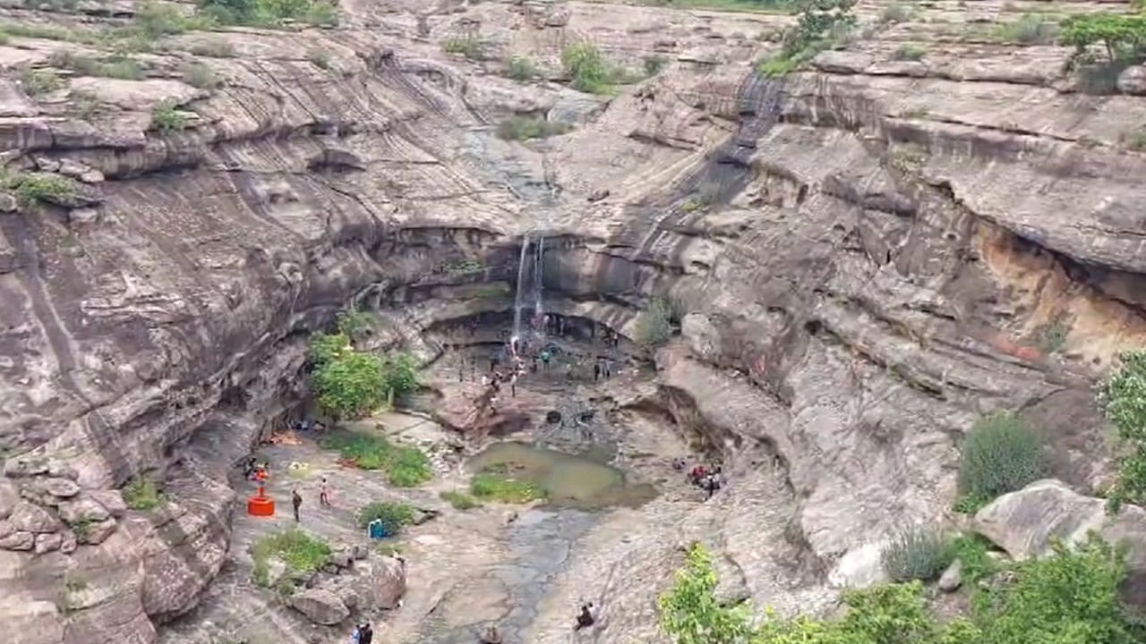 Telangana: మంత్రముగ్ధులను చేస్తున్న జలదృశ్యం.. ప్రకృతి అందాలతో ...