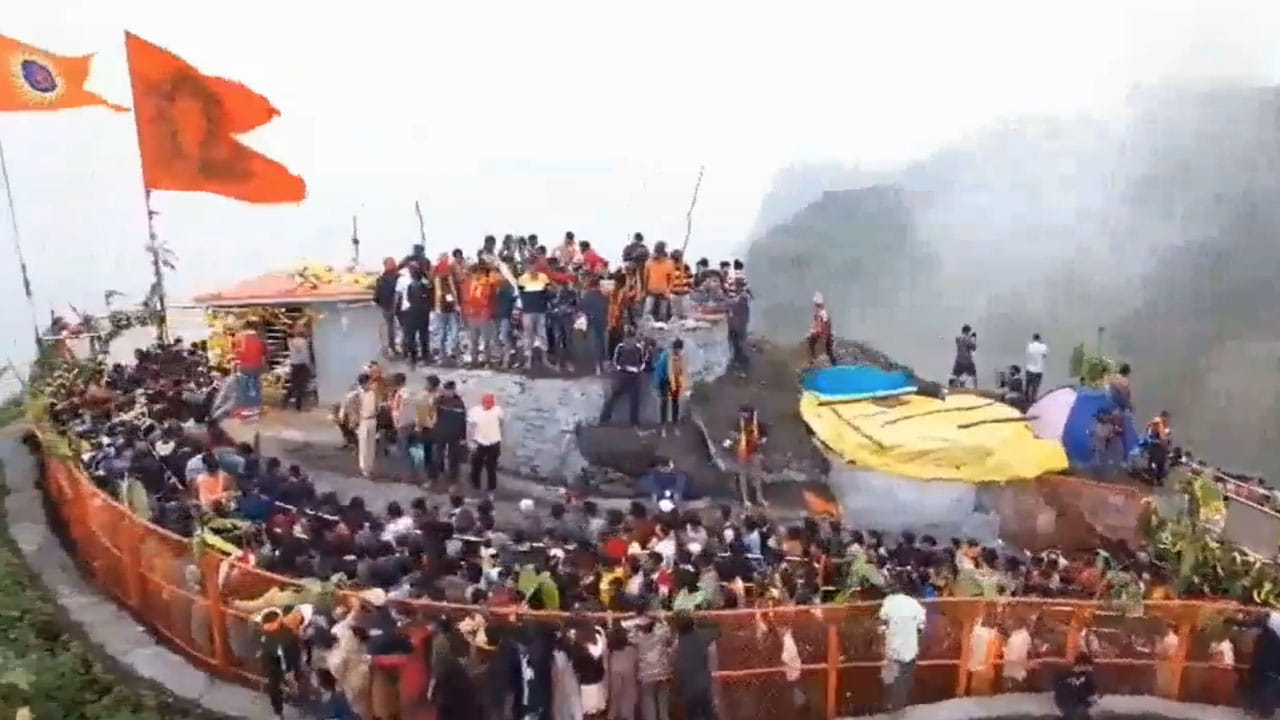 Deviramma Temple: కొండ శిఖరం మీద అమ్మోరి గుడి.. ఒక్కసారిగా పోటెత్తిన ...