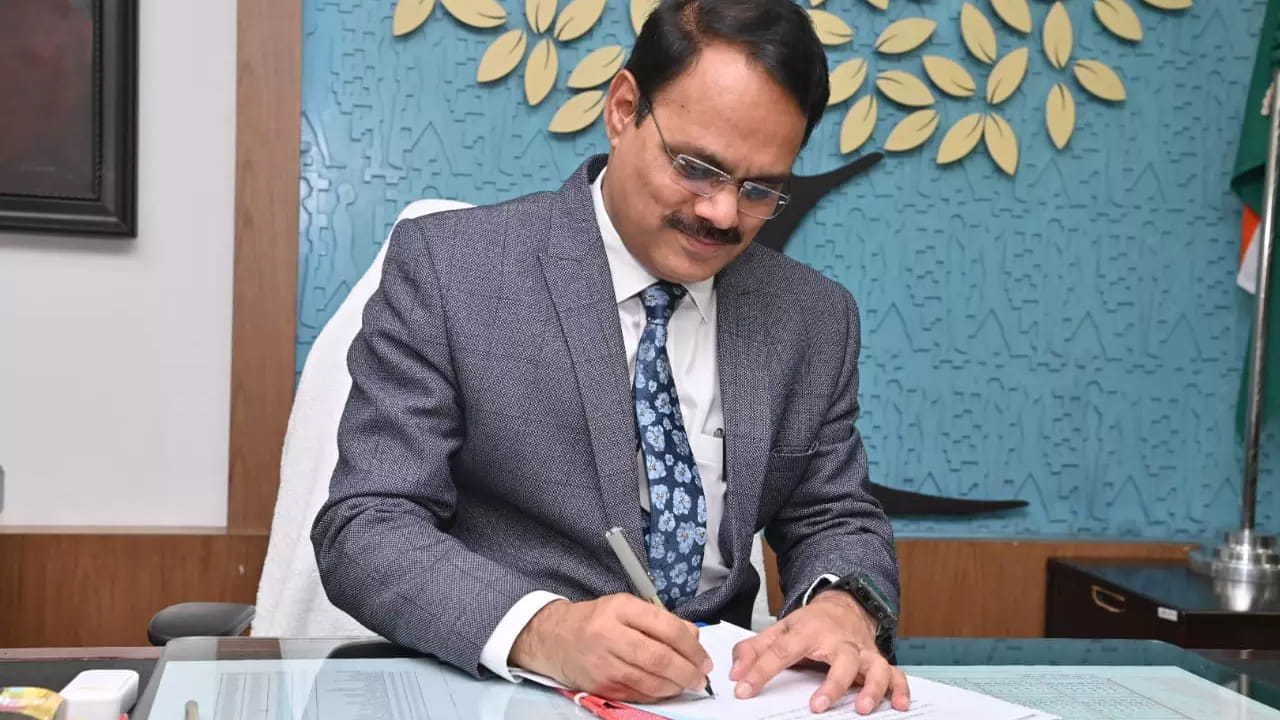 TGPSC New Chairman: టీజీపీఎస్సీ కొత్త ఛైర్మన్‌గా బుర్రా వెంకటేశం ...