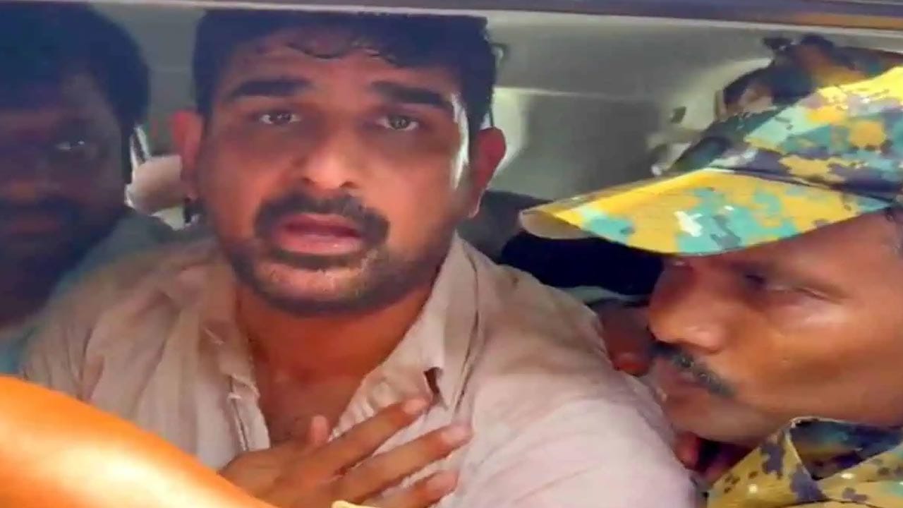 Koushik Reddy: మరింత రాజుకున్న కౌశిక్‌రెడ్డి, సంజయ్‌ వివాదం.. కౌశిక్ ...