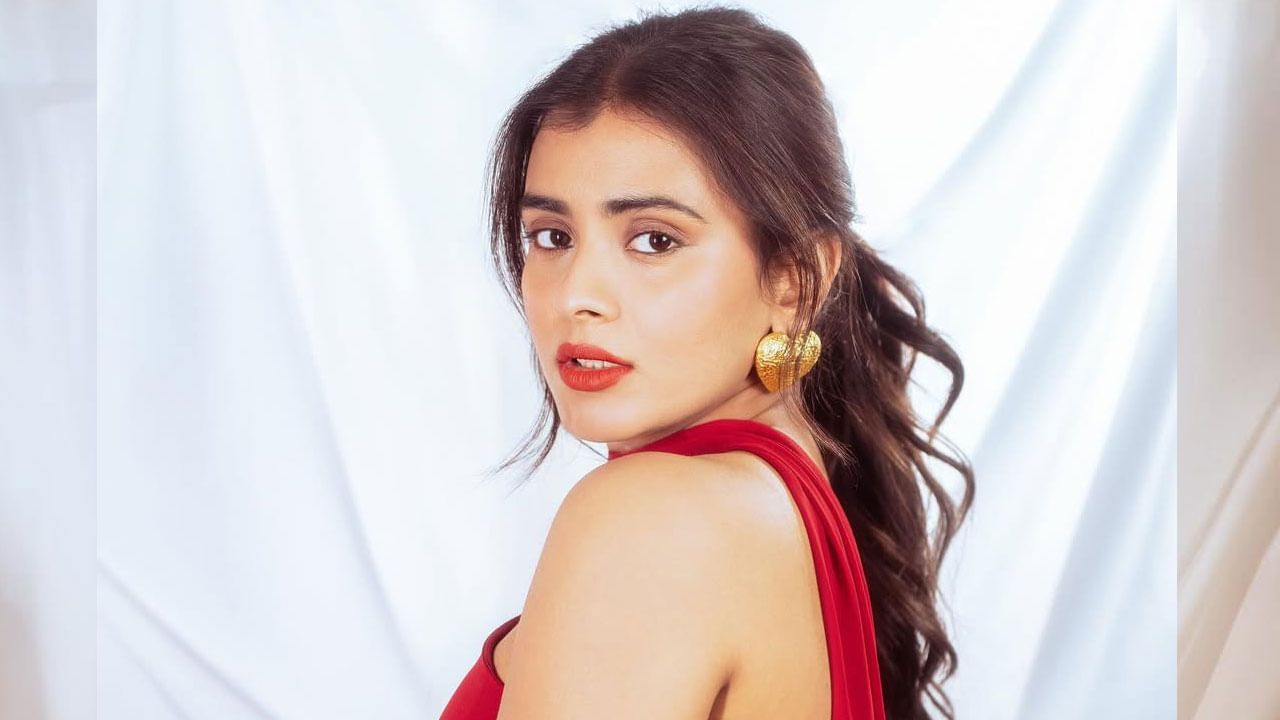 హెబ్బా.. రెడ్ డ్రెస్‌లో ఏముంది అబ్బా! - Telugu News | Hebba Patel new look photos in red dress ...