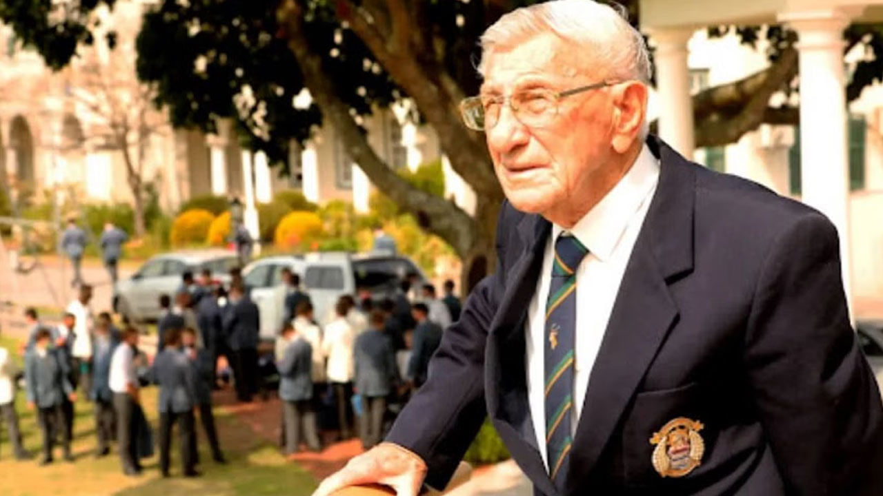 Ron Draper: 98 ఏళ్ల వయసులో మరణించిన లెజెండ్ క్రికెటర్.. కెరీర్‌లో ఎన్ని ...