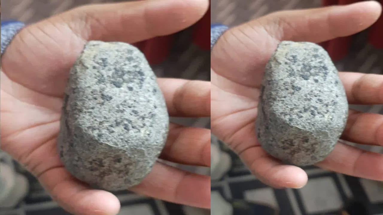 Viral: ఇదేం చిత్రం గురూ.. ఆకాశం నుంచి ఈ సైజ్ రాళ్లు పడ్డాయ్... | Stones ...