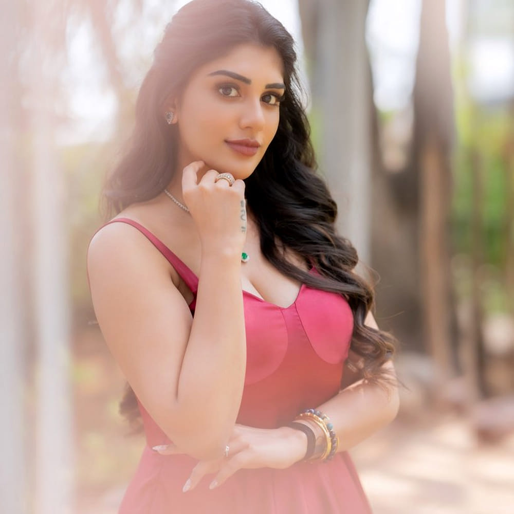 Supritha Naidu: పింక్ కలర్ డ్రస్‌లో బార్బీ డాల్‌లా మెరిసిపోతున్న సుప్రీత.. ఫొటోస్ వైరల్ - Telugu ...