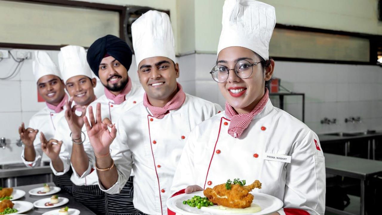 చెఫ్‌లు టోపీలు ఎందుకు ధరిస్తారో తెలుసా? వాటి పేరేంటి? పూర్తి చరిత్ర మీ ...