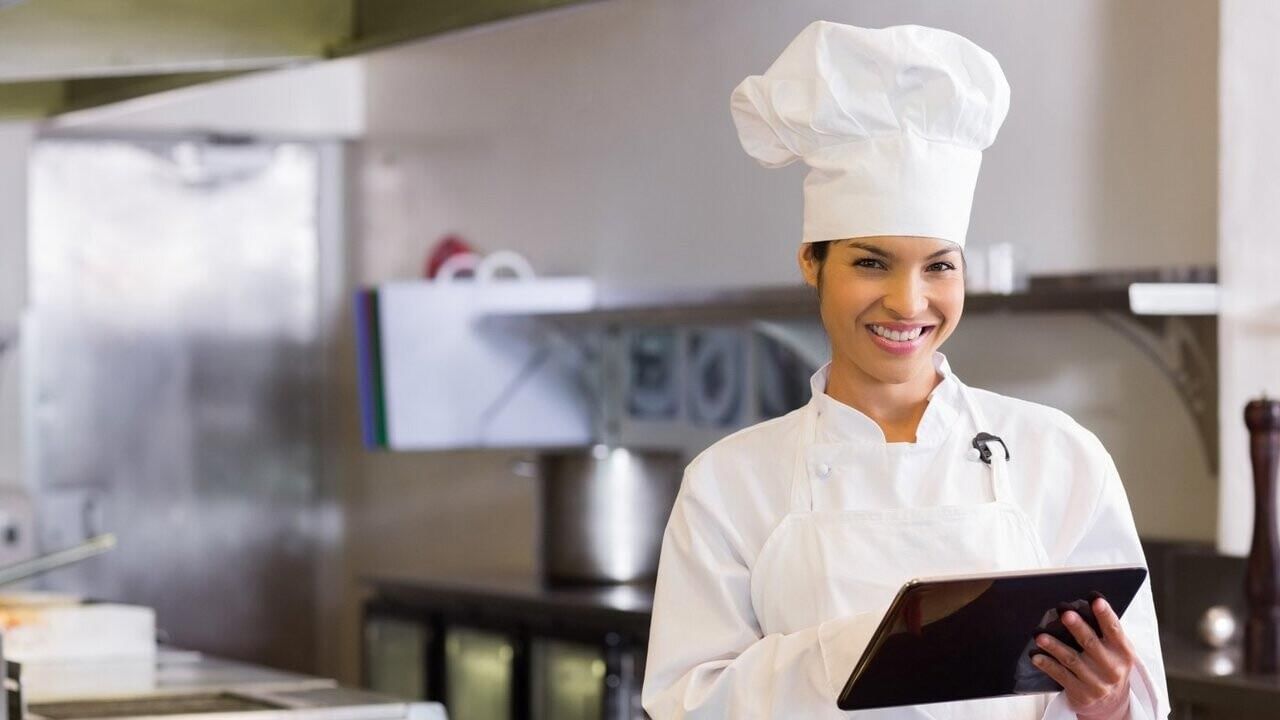 చెఫ్‌లు టోపీలు ఎందుకు ధరిస్తారో తెలుసా? వాటి పేరేంటి? పూర్తి చరిత్ర మీ ...