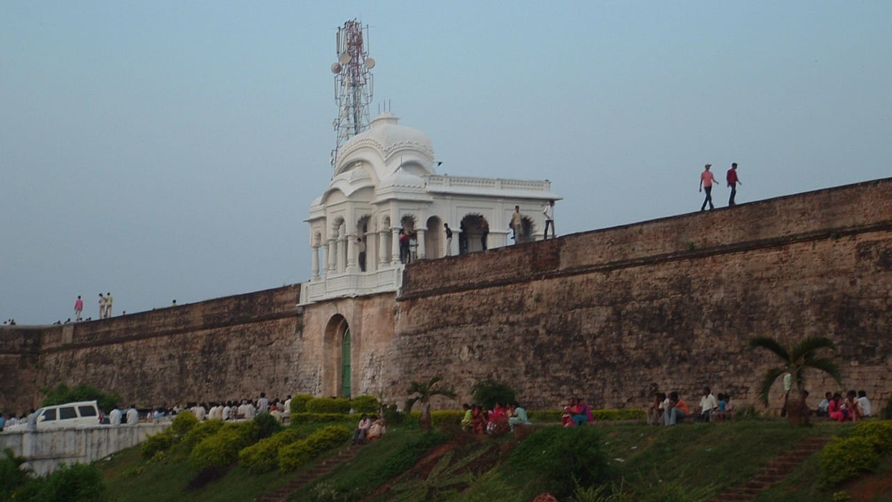 Vizianagaram Fort: ఇప్పటికీ చెక్కు చెదరని విజయనగరం కోట.. దీని నిర్మాణ ...