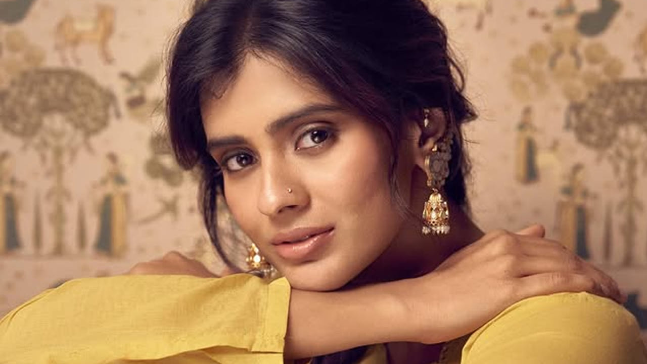 ఈ బ్యూటీని చూస్తే అందమే అసూయపడుతుందేమో.. అదిరిపోయే లుక్‌లో హెబ్బా పటేల్ ...