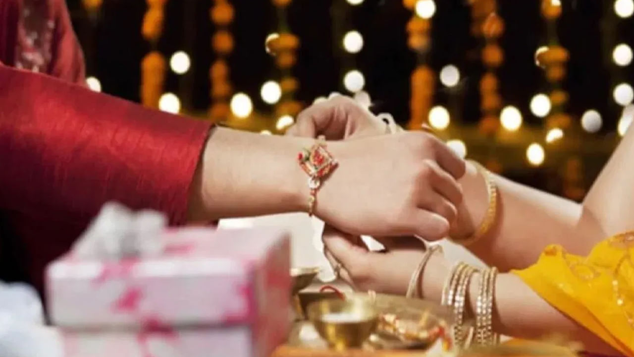 Rakhi 2025: రాఖీ కట్టేటప్పుడు ఎన్ని ముడులు వేయాలో తెలుసుకోండి..ఒక్కో ...