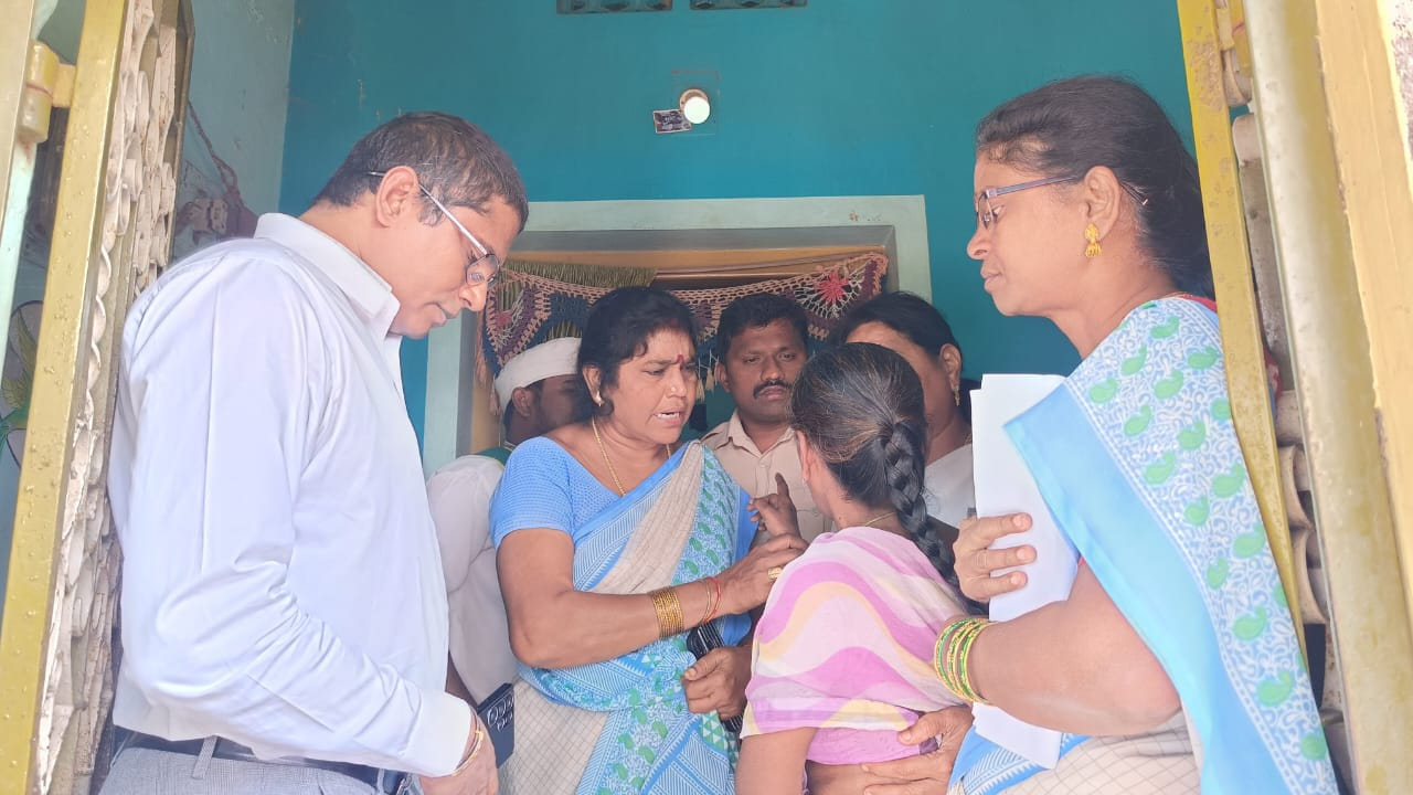Ichchapuram: రజస్వల అయిన బాలిక.. 2 ఏళ్లుగా ఇంట్లోనే చీకటి గదిలో ...